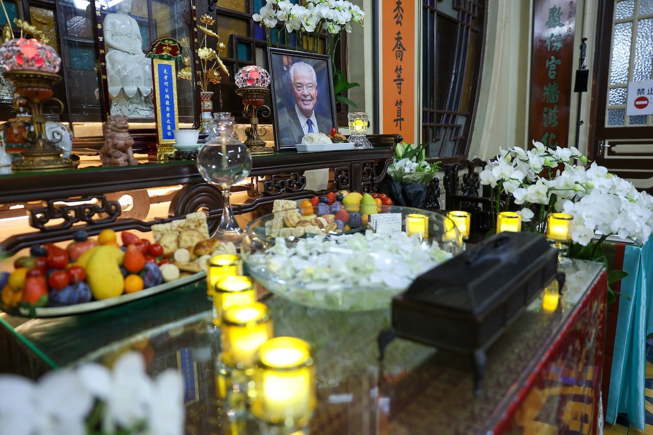 Public Memorials for Robert H. N. Ho Held at Tung Lin Kok Yuen in Hong ...