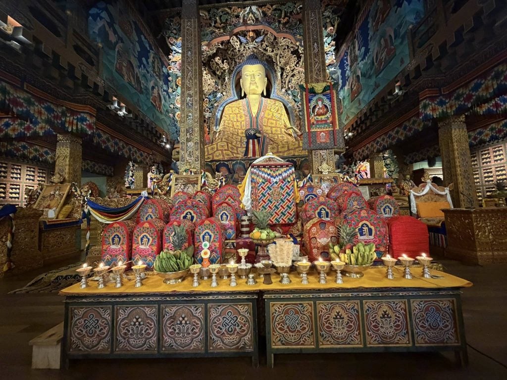 Crimson Procession brings Blessings, as Bhutan’s Central Monastic Body ...